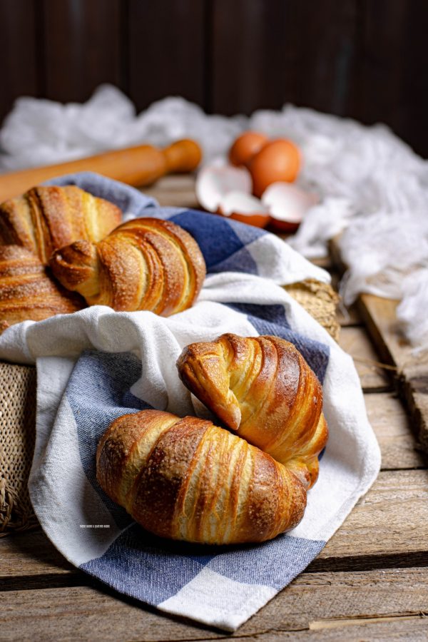 Cornetti con sfogliatura veloce | Impastando a quattro mani